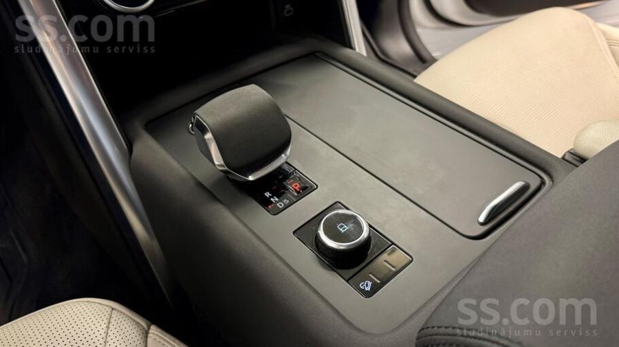 White Land Rover Discovery 2022 in Riga, with an engine capacity of 3.00 L and mileage of 81 thousand km for 32990 €, photo 14 on AUTOMOTO.COM.LV