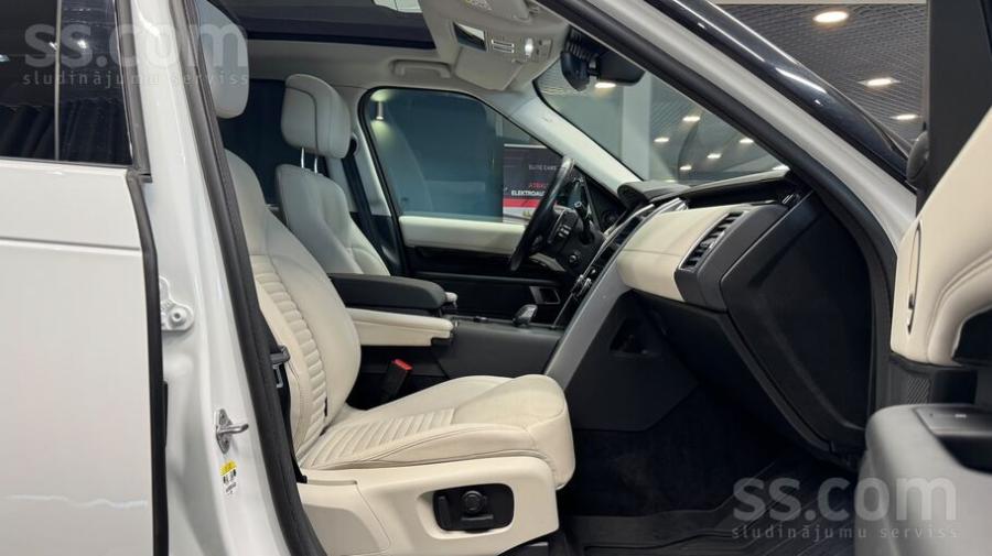 White Land Rover Discovery 2022 in Riga, with an engine capacity of 3.00 L and mileage of 81 thousand km for 32990 €, photo 18 on AUTOMOTO.COM.LV