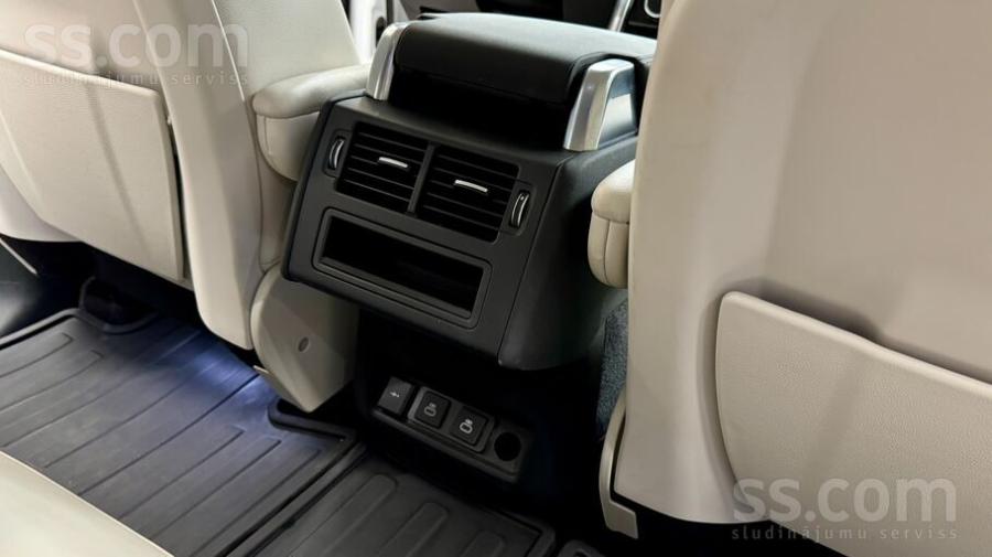 White Land Rover Discovery 2022 in Riga, with an engine capacity of 3.00 L and mileage of 81 thousand km for 32990 €, photo 21 on AUTOMOTO.COM.LV