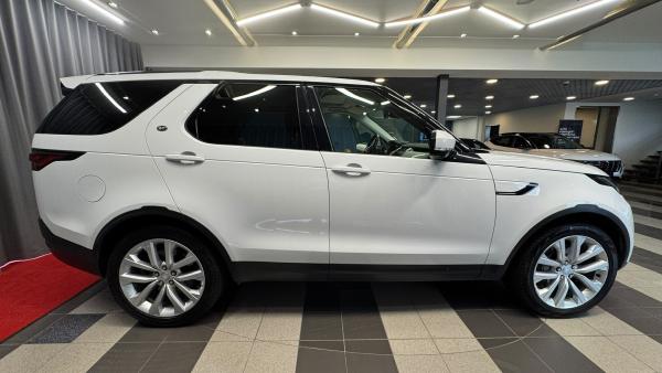 Balts Land Rover Discovery 2022 Rīga, ar dzinēja tilpumu 3.00 L un nobraukumu 81 tūkst. km par 32990 €, foto 6 vietnē AUTOMOTO.COM.LV