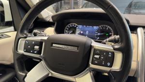 White Land Rover Discovery 2022 in Riga, with an engine capacity of 3.00 L and mileage of 81 thousand km for 32990 €, photo 11 on AUTOMOTO.COM.LV