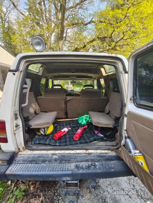 Balts Land Rover Discovery 1994 Rakvere, ar dzinēja tilpumu 2.50 L un nobraukumu 138 tūkst. km par 6800 €, foto 6 vietnē AUTOMOTO.COM.LV