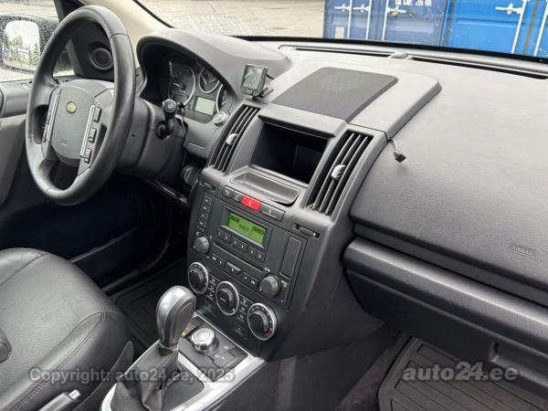 Smilšu krāsa Land Rover Freelander 2009 Paide, ar dzinēja tilpumu 2.20 L un nobraukumu 248 tūkst. km par 6990 €, foto 8 vietnē AUTOMOTO.COM.LV