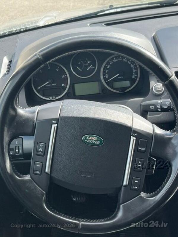 Beige Land Rover Freelander 2012 in Tallinn, with an engine capacity of 2.20 L and mileage of 269 thousand km for 6900 €, photo 10 on AUTOMOTO.COM.LV