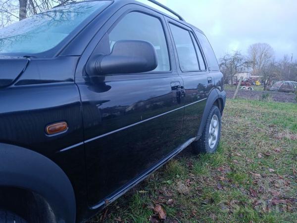 Melns Land Rover Freelander 1999 Liepāja, ar dzinēja tilpumu 1.80 L un nobraukumu 306 tūkst. km par 2500 €, foto 10 vietnē AUTOMOTO.COM.LV