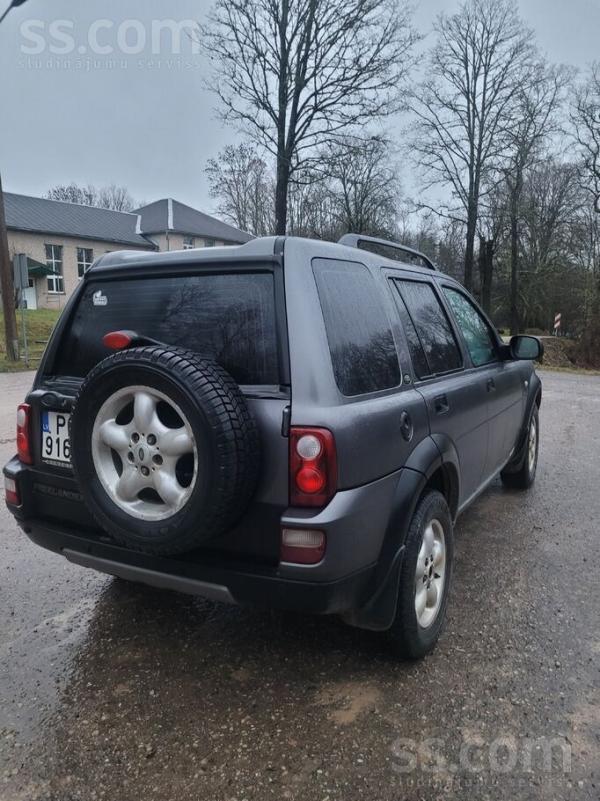 Black Land Rover Freelander 2004 in Kraslava, with an engine capacity of 2.00 L and mileage of 296 thousand km for 3100 €, photo 2 on AUTOMOTO.COM.LV