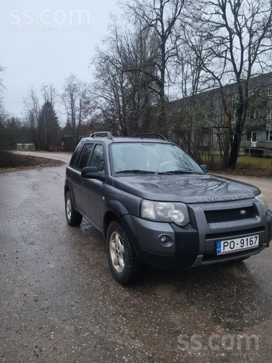 Melns Land Rover Freelander 2004 Krāslava, ar dzinēja tilpumu 2.00 L un nobraukumu 296 tūkst. km par 3100 €, foto 3 vietnē AUTOMOTO.COM.LV