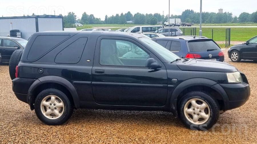 Black Land Rover Freelander 2004 in Cesis, with an engine capacity of 2.00 L and mileage of 268 thousand km for 2600 €, photo 5 on AUTOMOTO.COM.LV