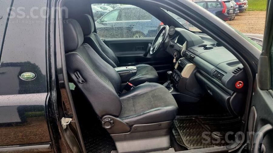 Black Land Rover Freelander 2004 in Cesis, with an engine capacity of 2.00 L and mileage of 268 thousand km for 2600 €, photo 14 on AUTOMOTO.COM.LV