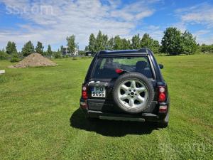 Black Land Rover Freelander 2004 in Limbazi, with an engine capacity of 2.00 L and mileage of 349 thousand km for 1800 €, photo 3 on AUTOMOTO.COM.LV