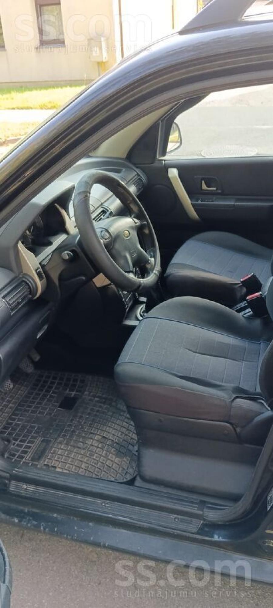 Melns Land Rover Freelander 2004 Daugavpils, ar dzinēja tilpumu 2.00 L un nobraukumu 312 tūkst. km par 2200 €, foto 5 vietnē AUTOMOTO.COM.LV
