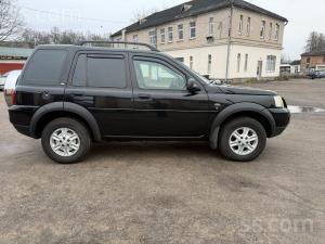 Melns Land Rover Freelander 2005 Daugavpils, ar dzinēja tilpumu 2.00 L un nobraukumu 311 tūkst. km par 3400 €, foto 3 vietnē AUTOMOTO.COM.LV