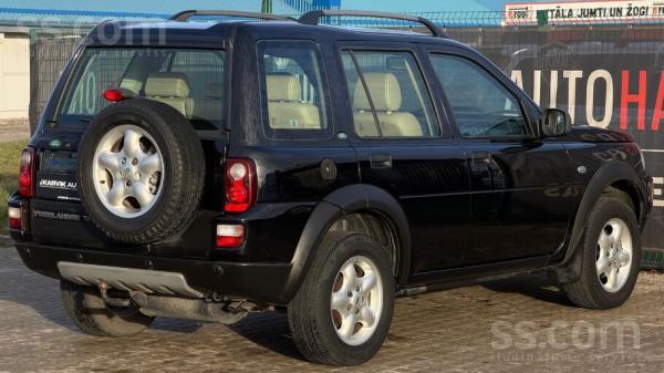 Melns Land Rover Freelander 2006 Liepāja, ar dzinēja tilpumu 2.00 L un nobraukumu 332 tūkst. km par 4400 €, foto 4 vietnē AUTOMOTO.COM.LV