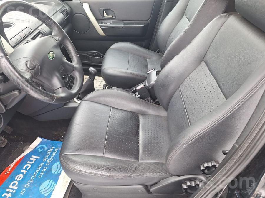 Melns Land Rover Freelander 2006 Daugavpils, ar dzinēja tilpumu 2.00 L un nobraukumu 0 tūkst. km par 5400 €, foto 10 vietnē AUTOMOTO.COM.LV