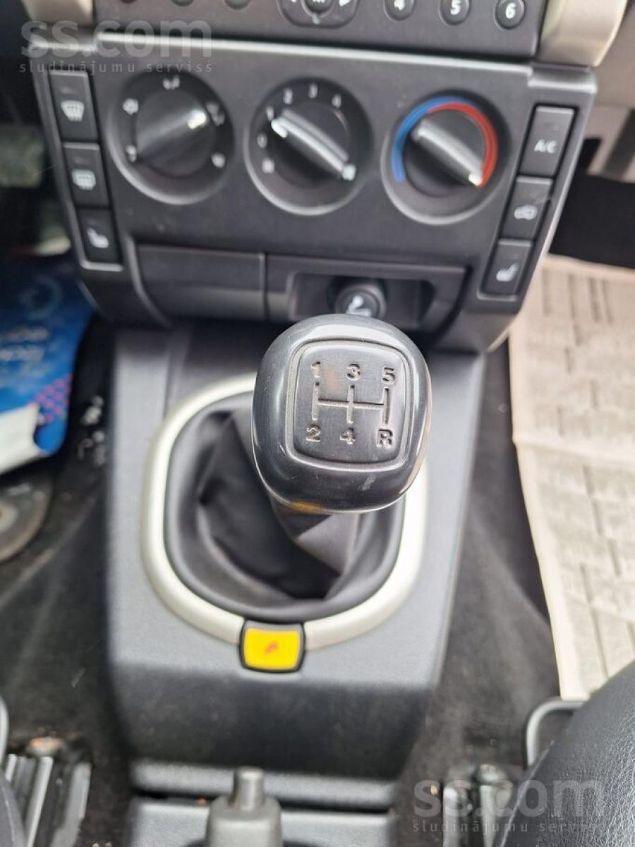 Melns Land Rover Freelander 2006 Daugavpils, ar dzinēja tilpumu 2.00 L un nobraukumu 0 tūkst. km par 5400 €, foto 13 vietnē AUTOMOTO.COM.LV