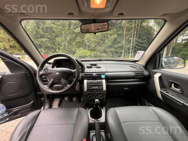 Black Land Rover Freelander 2006 in Valka, with an engine capacity of 2.00 L and mileage of 369 thousand km for 2300 €, photo 6 on AUTOMOTO.COM.LV