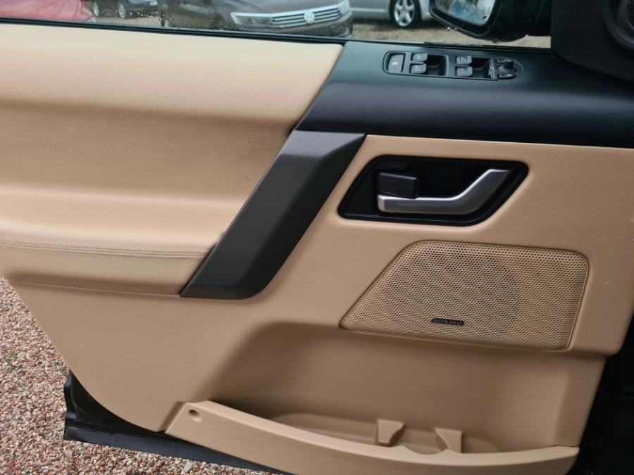 Melns Land Rover Freelander 2007 Rīga, ar dzinēja tilpumu 2.20 L un nobraukumu 321 tūkst. km par 4490 €, foto 4 vietnē AUTOMOTO.COM.LV