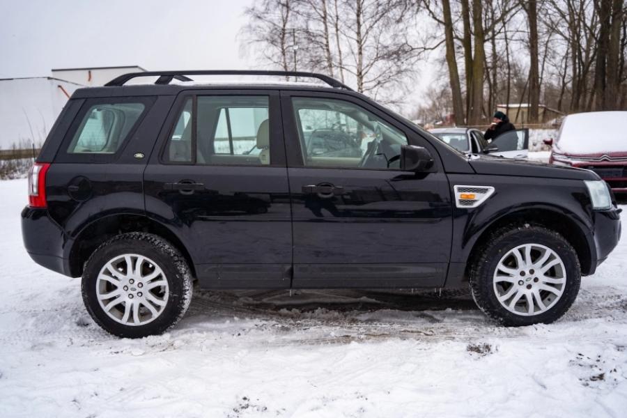 Melns Land Rover Freelander 2007 Rīga, ar dzinēja tilpumu 2.20 L un nobraukumu 321 tūkst. km par 4490 €, foto 17 vietnē AUTOMOTO.COM.LV