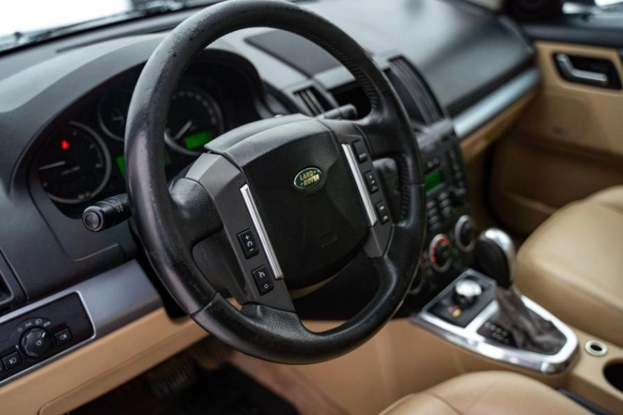 Melns Land Rover Freelander 2007 Rīga, ar dzinēja tilpumu 2.20 L un nobraukumu 321 tūkst. km par 4490 €, foto 40 vietnē AUTOMOTO.COM.LV