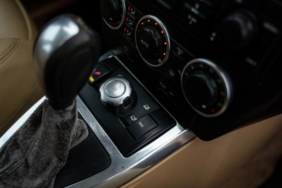 Melns Land Rover Freelander 2007 Rīga, ar dzinēja tilpumu 2.20 L un nobraukumu 321 tūkst. km par 4490 €, foto 44 vietnē AUTOMOTO.COM.LV