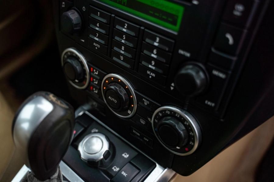 Melns Land Rover Freelander 2007 Rīga, ar dzinēja tilpumu 2.20 L un nobraukumu 321 tūkst. km par 4490 €, foto 45 vietnē AUTOMOTO.COM.LV