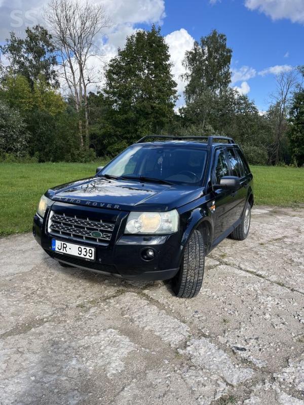 Black Land Rover Freelander 2007 in Aizkraukle, with an engine capacity of 2.20 L and mileage of 350 thousand km for 3800 €, photo 1 on AUTOMOTO.COM.LV