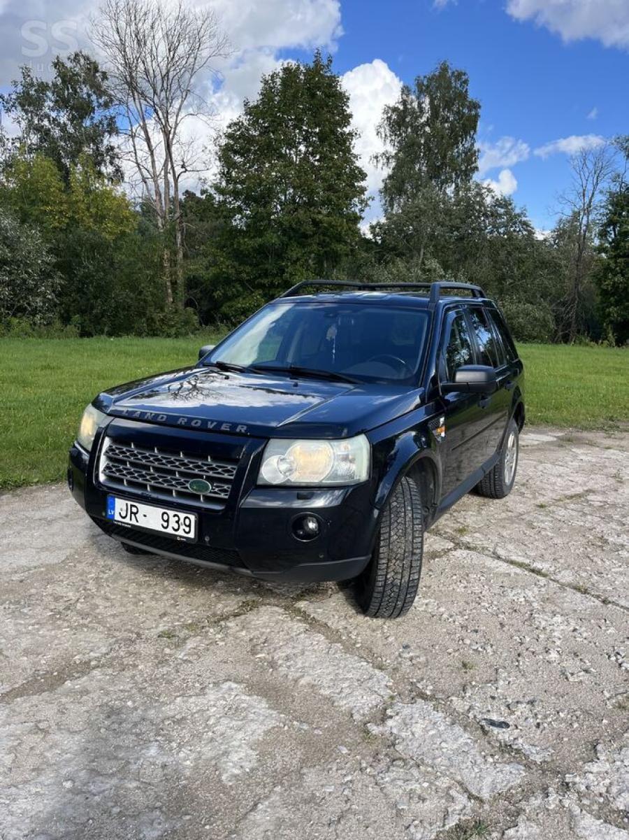 Black Land Rover Freelander 2007 in Aizkraukle, with an engine capacity of 2.20 L and mileage of 350 thousand km for 3800 €, photo 1 on AUTOMOTO.COM.LV