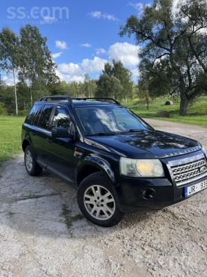 Black Land Rover Freelander 2007 in Aizkraukle, with an engine capacity of 2.20 L and mileage of 350 thousand km for 3800 €, photo 3 on AUTOMOTO.COM.LV