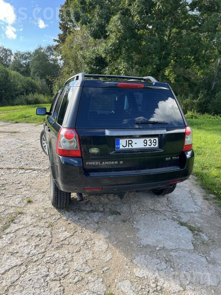 Black Land Rover Freelander 2007 in Aizkraukle, with an engine capacity of 2.20 L and mileage of 350 thousand km for 3800 €, photo 4 on AUTOMOTO.COM.LV