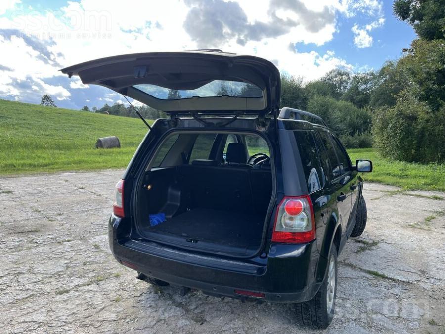 Black Land Rover Freelander 2007 in Aizkraukle, with an engine capacity of 2.20 L and mileage of 350 thousand km for 3800 €, photo 5 on AUTOMOTO.COM.LV