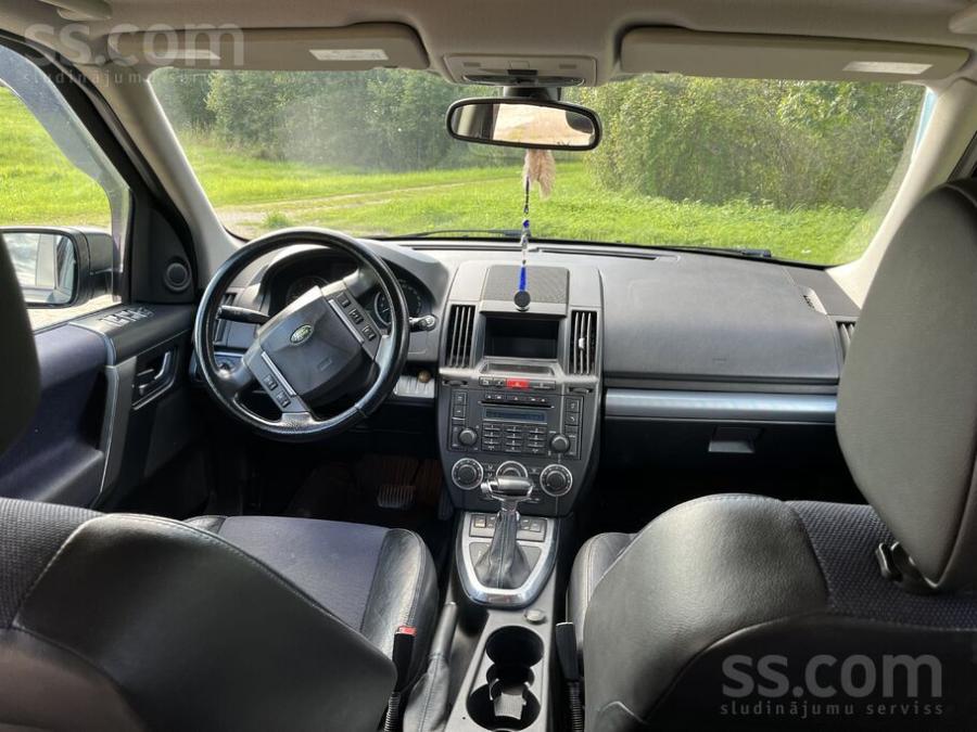 Black Land Rover Freelander 2007 in Aizkraukle, with an engine capacity of 2.20 L and mileage of 350 thousand km for 3800 €, photo 6 on AUTOMOTO.COM.LV