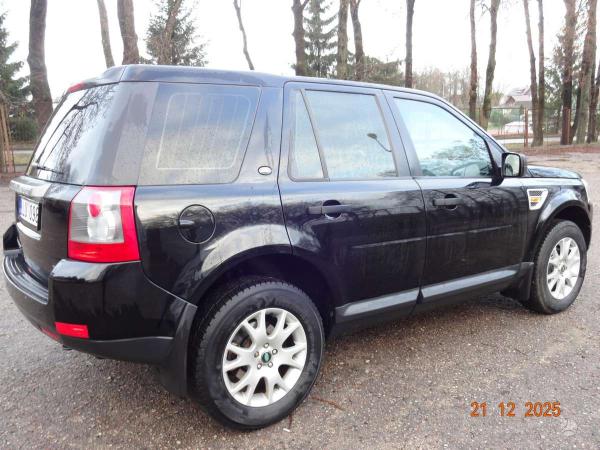 Black Land Rover Freelander 2008 in Raseiniai, with an engine capacity of 2.18 L and mileage of 223 thousand km for 5000 €, photo 3 on AUTOMOTO.COM.LV