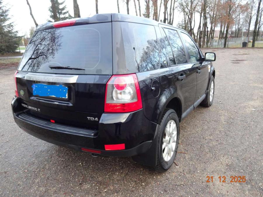 Black Land Rover Freelander 2008 in Raseiniai, with an engine capacity of 2.18 L and mileage of 223 thousand km for 5000 €, photo 8 on AUTOMOTO.COM.LV