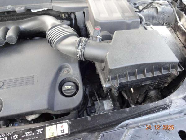 Black Land Rover Freelander 2008 in Raseiniai, with an engine capacity of 2.18 L and mileage of 223 thousand km for 5000 €, photo 10 on AUTOMOTO.COM.LV