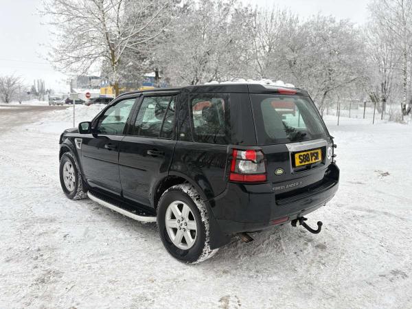 Melns Land Rover Freelander 2008 Joniškis, ar dzinēja tilpumu 2.18 L un nobraukumu 151 tūkst. km par 2100 €, foto 5 vietnē AUTOMOTO.COM.LV