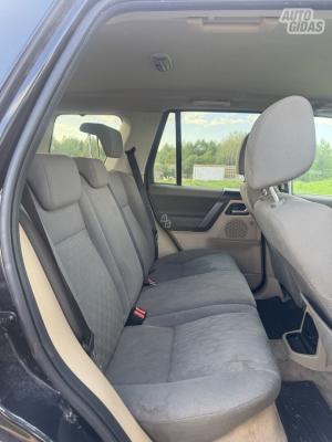 Black Land Rover Freelander 2008 in Vilnius, with an engine capacity of 2.20 L and mileage of 235 thousand km for 2900 €, photo 6 on AUTOMOTO.COM.LV
