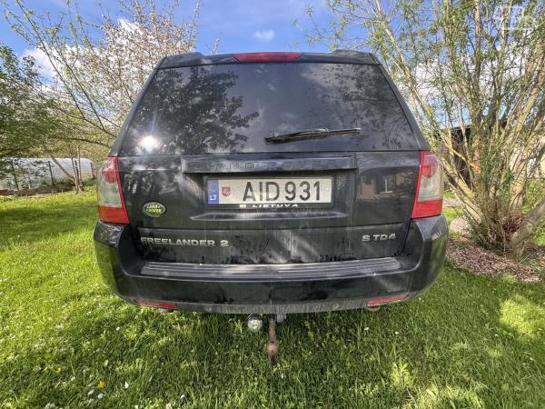 Black Land Rover Freelander 2008 in Vilnius, with an engine capacity of 2.20 L and mileage of 235 thousand km for 2900 €, photo 6 on AUTOMOTO.COM.LV