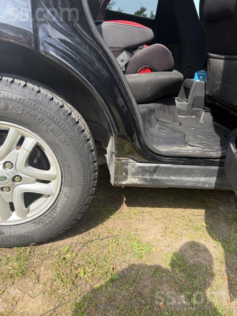 Melns Land Rover Freelander 2008 Cēsis, ar dzinēja tilpumu 2.20 L un nobraukumu 303 tūkst. km par 3800 €, foto 3 vietnē AUTOMOTO.COM.LV