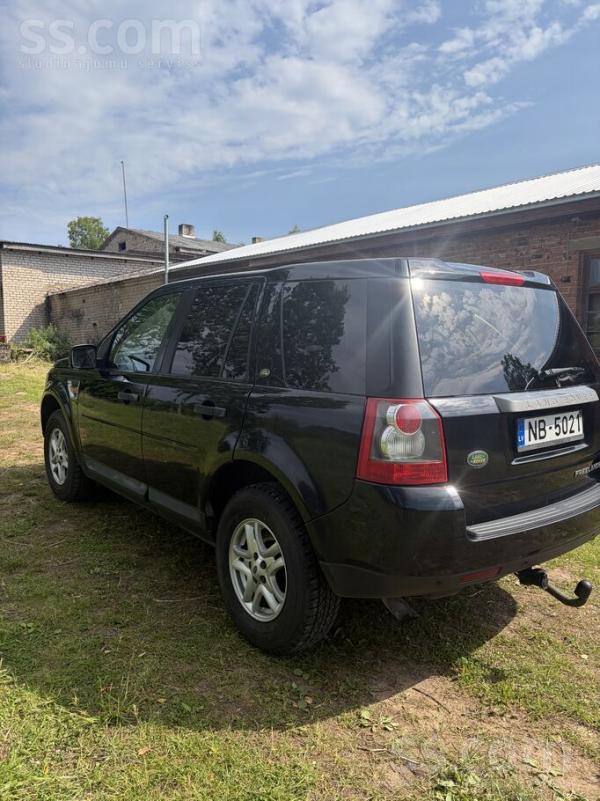 Melns Land Rover Freelander 2008 Cēsis, ar dzinēja tilpumu 2.20 L un nobraukumu 303 tūkst. km par 3800 €, foto 3 vietnē AUTOMOTO.COM.LV