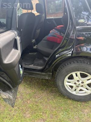 Melns Land Rover Freelander 2008 Cēsis, ar dzinēja tilpumu 2.20 L un nobraukumu 303 tūkst. km par 3800 €, foto 11 vietnē AUTOMOTO.COM.LV