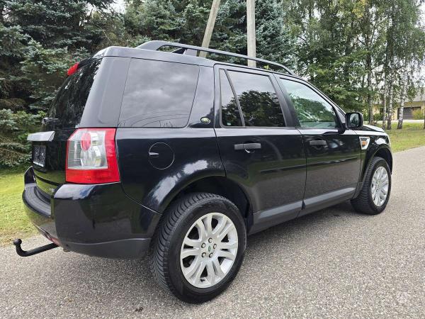 Black Land Rover Freelander 2008 in Utena, with an engine capacity of 2.20 L and mileage of 211 thousand km for 3899 €, photo 6 on AUTOMOTO.COM.LV
