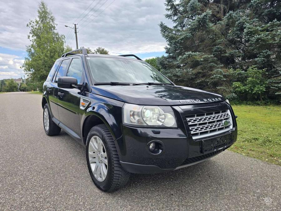 Black Land Rover Freelander 2008 in Utena, with an engine capacity of 2.20 L and mileage of 211 thousand km for 3899 €, photo 8 on AUTOMOTO.COM.LV