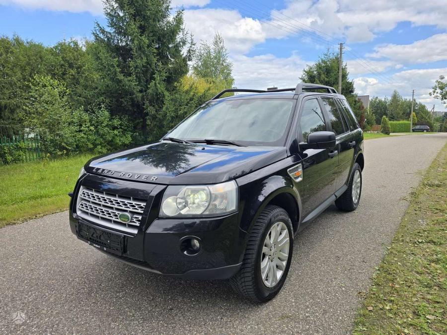 Black Land Rover Freelander 2008 in Utena, with an engine capacity of 2.20 L and mileage of 211 thousand km for 3899 €, photo 11 on AUTOMOTO.COM.LV