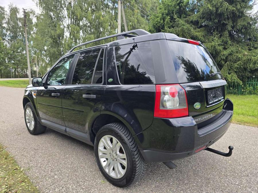 Black Land Rover Freelander 2008 in Utena, with an engine capacity of 2.20 L and mileage of 211 thousand km for 3899 €, photo 13 on AUTOMOTO.COM.LV