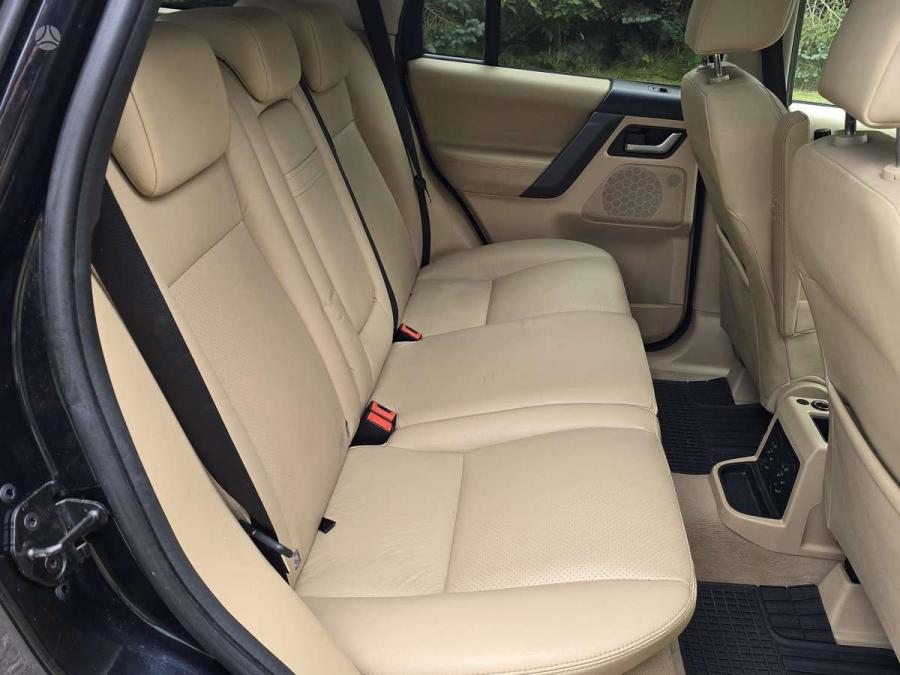 Black Land Rover Freelander 2008 in Utena, with an engine capacity of 2.20 L and mileage of 211 thousand km for 3899 €, photo 16 on AUTOMOTO.COM.LV