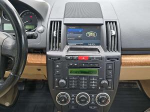 Black Land Rover Freelander 2008 in Utena, with an engine capacity of 2.20 L and mileage of 211 thousand km for 3899 €, photo 18 on AUTOMOTO.COM.LV