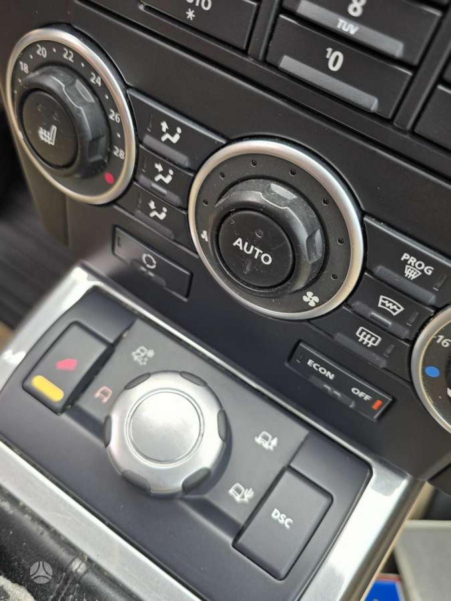 Black Land Rover Freelander 2008 in Utena, with an engine capacity of 2.20 L and mileage of 211 thousand km for 3899 €, photo 27 on AUTOMOTO.COM.LV