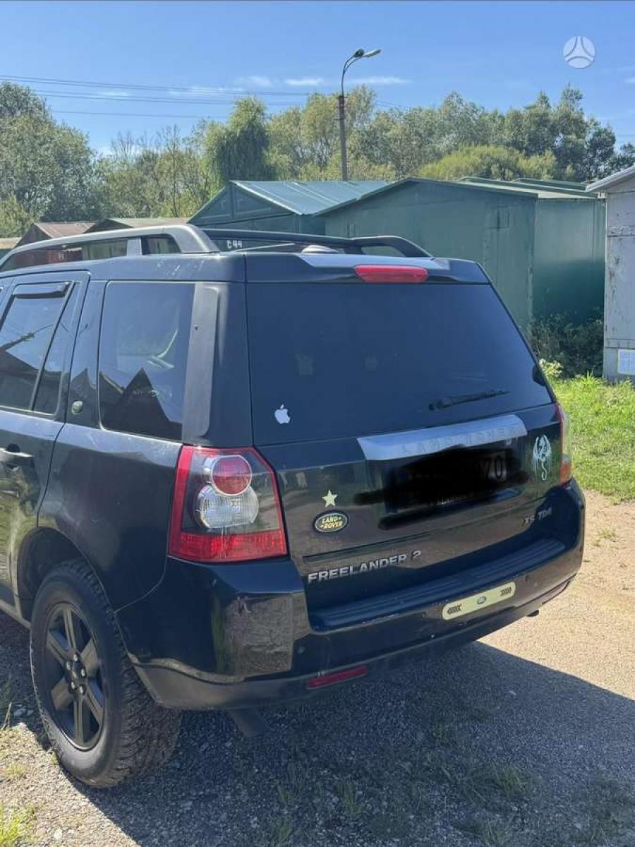Black Land Rover Freelander 2009 in Klaipeda, with an engine capacity of 2.18 L and mileage of 261 thousand km for 3500 €, photo 4 on AUTOMOTO.COM.LV