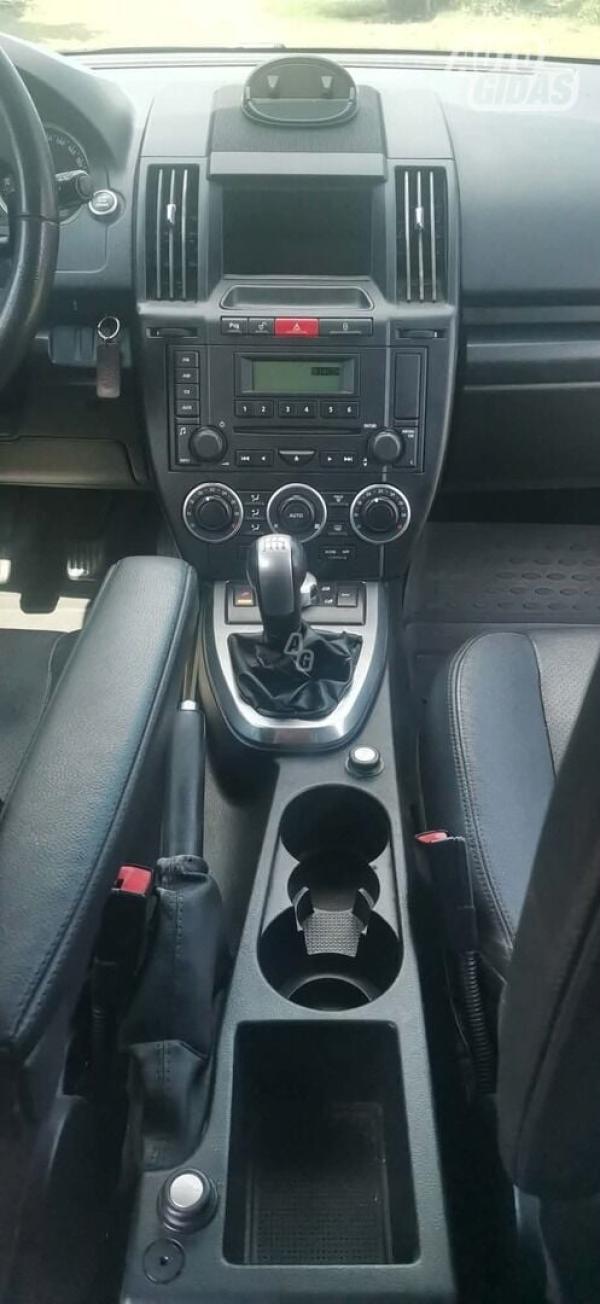 Black Land Rover Freelander 2009 in Gargzdai, with an engine capacity of 2.20 L and mileage of 302 thousand km for 3800 €, photo 9 on AUTOMOTO.COM.LV