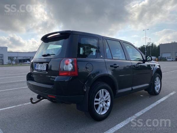 Black Land Rover Freelander 2010 in Liepaja, with an engine capacity of 2.20 L and mileage of 242 thousand km for 4900 €, photo 6 on AUTOMOTO.COM.LV